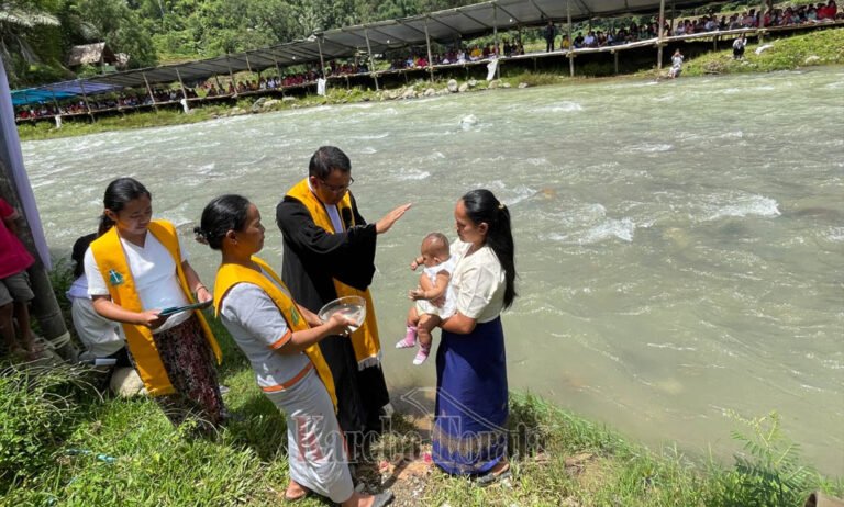 Pembukaan FSS 2024 Diwarnai Pembaptisan Kudus dengan Air Sungai Sa’dan ...